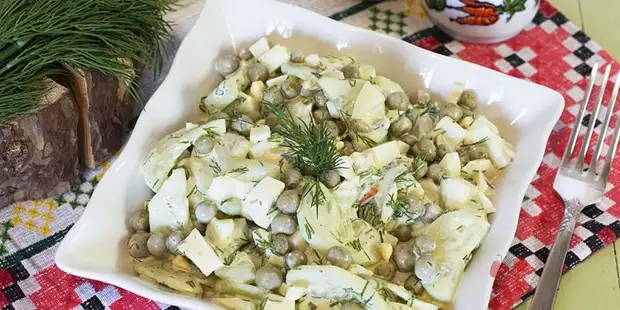 salad na ọkụkọ na kukumba