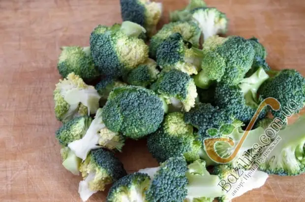 Muna rarraba broccoli a cikin inflorescences.