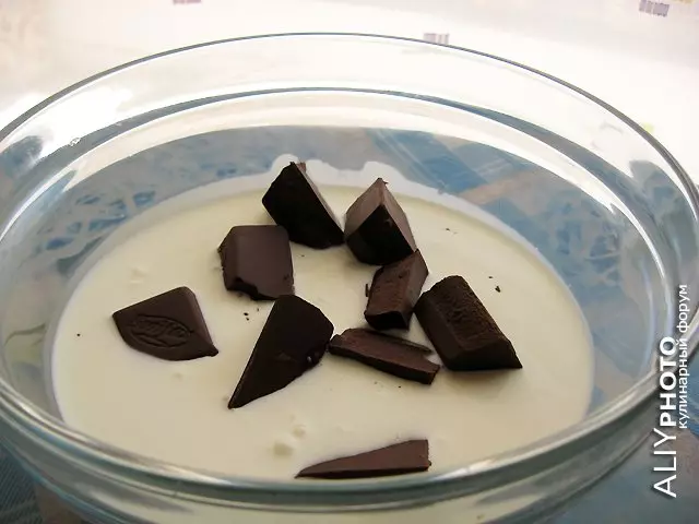 Bomba de chocolate (postre frío)