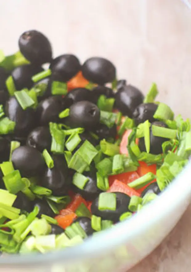 Salad na may mga dalandan at olibo