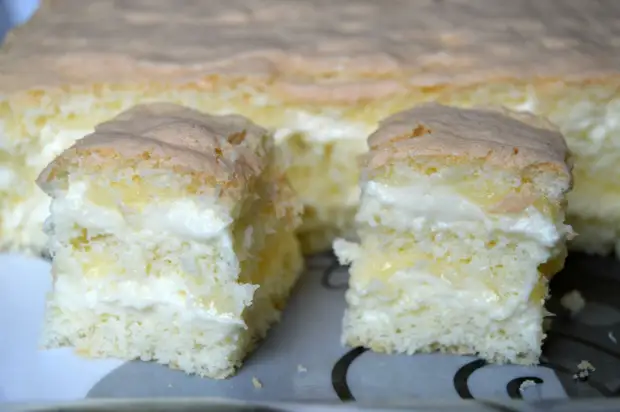 Торта с лимонена извара с крем от бял шоколад