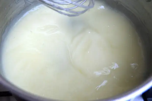 Bolo de requesón de limón con crema de chocolate branco