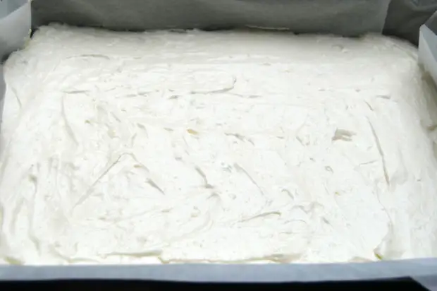 Lemon tvarohový koláč s bielym čokoládovým krémom