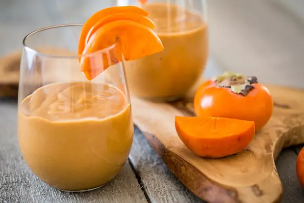 Mousse fan donkere sûkelade en persimmon