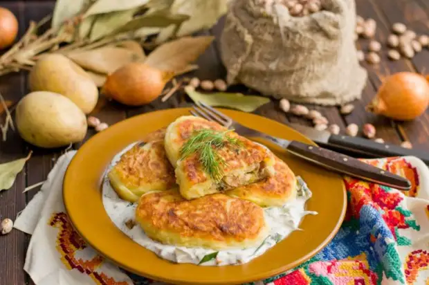 Potongan kentang yang lazat dengan kacang. \ Foto: botanichka.ru.