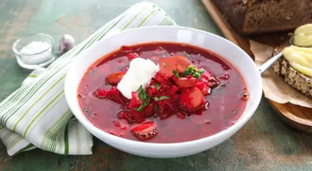 ဝက်အူချောင်းနှင့်အတူ Borscht ။ \ ဓာတ်ပုံ- gastronom.ru။