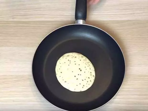 Kefir pancake üçün sadə bir resept