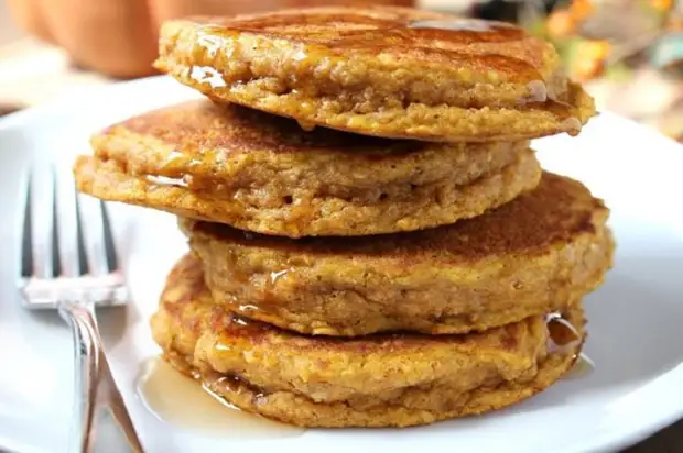 Pancakes tal-ħafur. \ Ritratt: bystryerecepty.ru.