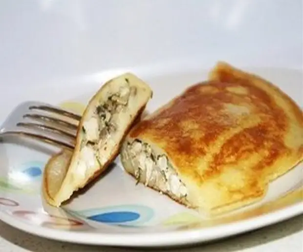 Pancakes ... Yo'q, piroglar ... Yo'q, baribir, kreplar ... Umuman olganda, krep piroglari va hatto tvorog bilan!