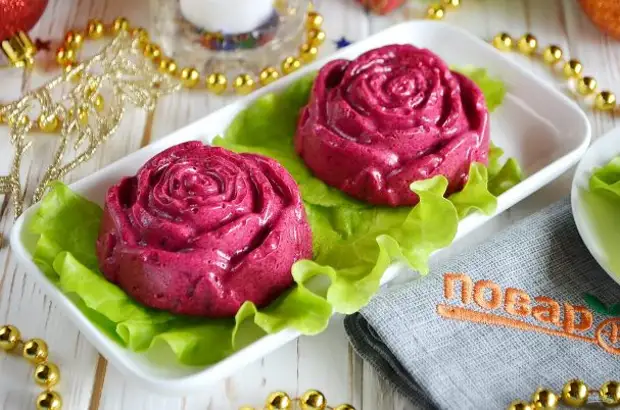 በቅመም beetroot mousse ሄሪንግ ጋር