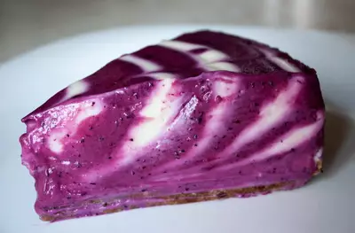 Gjin bakte blueberry curd cake
