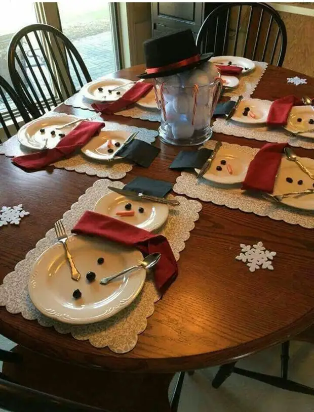 How to beautifully fold napkins on the festive table