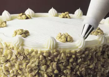 decorazione della torta alla crema