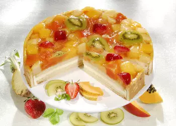 decorazione di torte con frutta varia