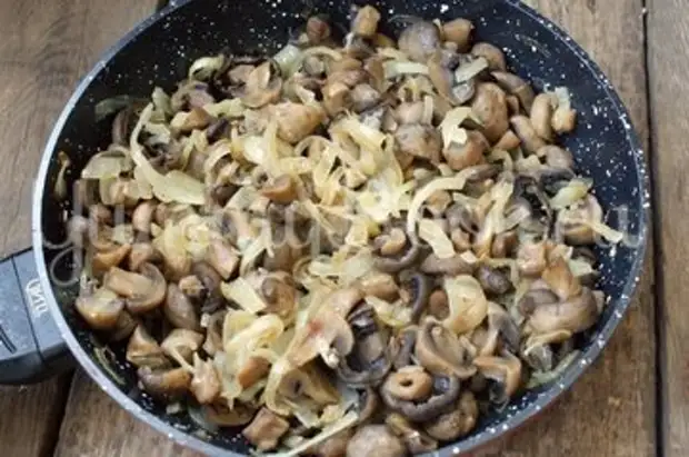 Тепсија за компири и печурки со повеќе шпорети - чекор 1