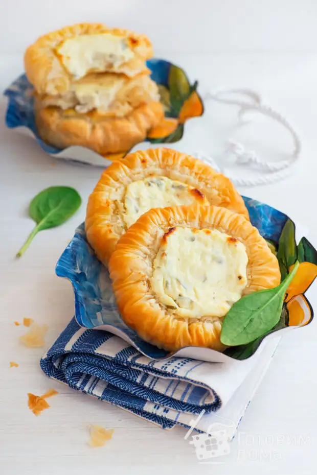 Filo dough cheese pie (Tiropita)