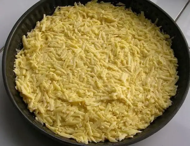 Grated ọdunkun casserole pẹlu warankasi ati ata ilẹ