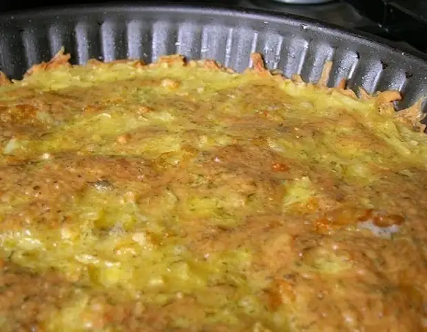 Grated ọdunkun casserole pẹlu warankasi ati ata ilẹ