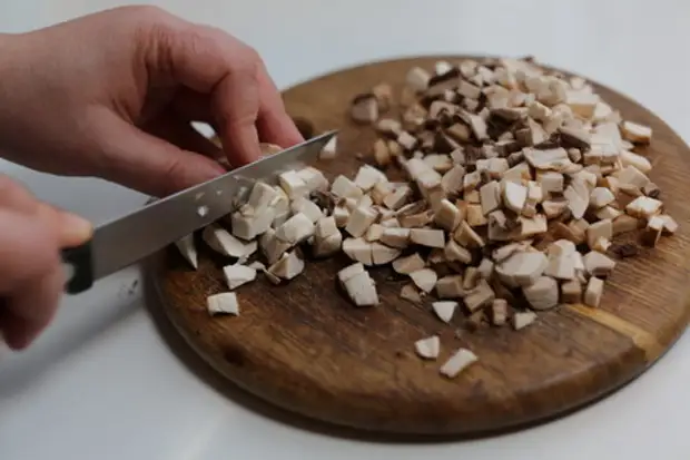 Huevos revueltos en bollo con champiñones