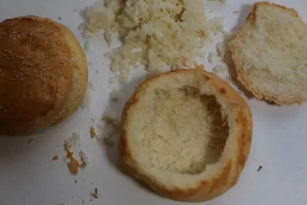 Huevos revueltos en bollo con champiñones