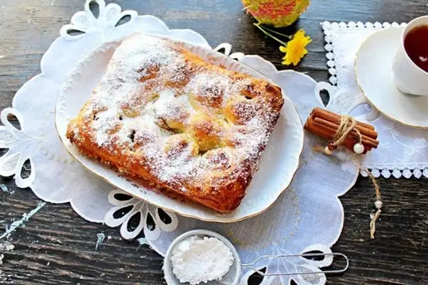 Bolo De Coalhada Com Peras E Nozes