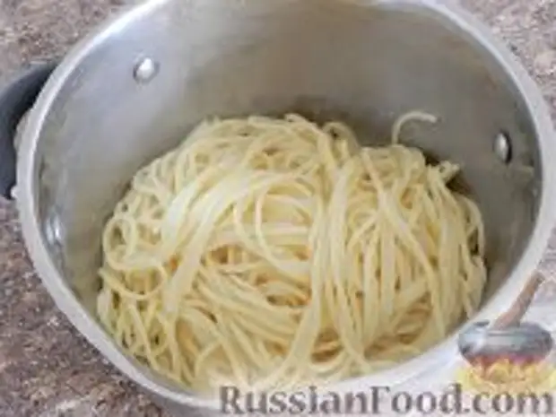 Sawirka cuntada: Spaghetti oo ku jira maraqa bocorka leh hilib doofaar - lambarka 14
