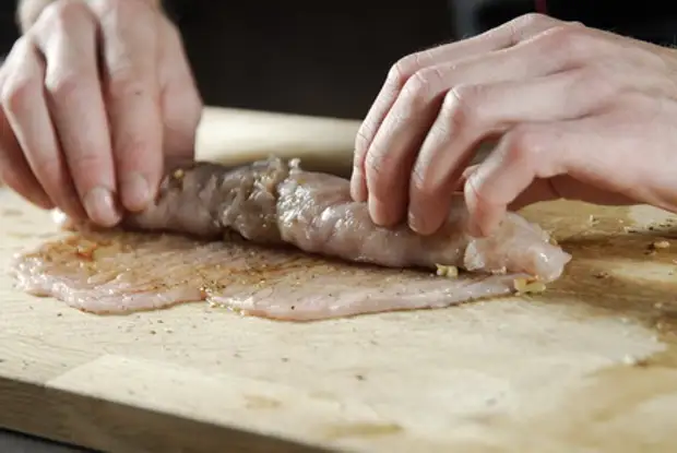 a step-by-step recipe for making chicken breast stuffed with nuts