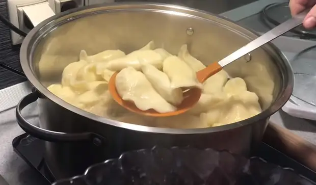 Úsbekskar dumplings með hráu eggi