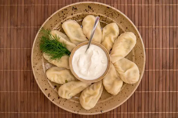 dumplings með eggi og lauk