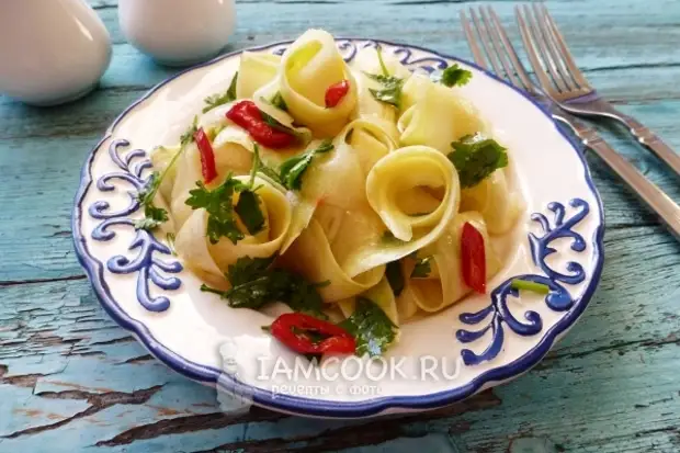 Marinated zucchini pẹlu oyin