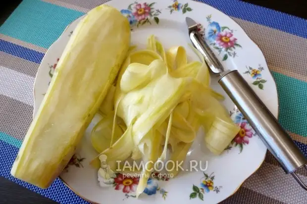 Ge awọn zucchini sinu awọn ribbons