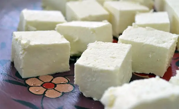 الجبن الأسطوري محلي الصنع: 8 وصفات سهلة