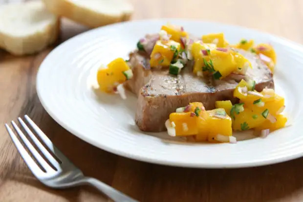 ຮູບພາບຂອງ Tuna ກັບ Mango ແລະ Mint Salsa ສູດ