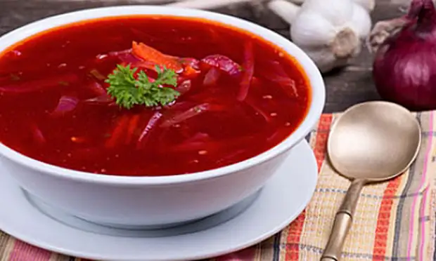 Borscht සඳහා ඇඳුම් ඇඳීම