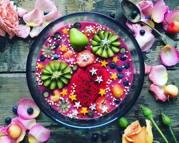 Smoothie Bowl - 7 Smoothie recipes in a plate