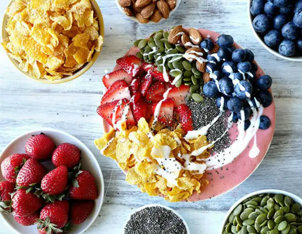 Smoothie Bowl - 7 Smoothie recipes in a plate