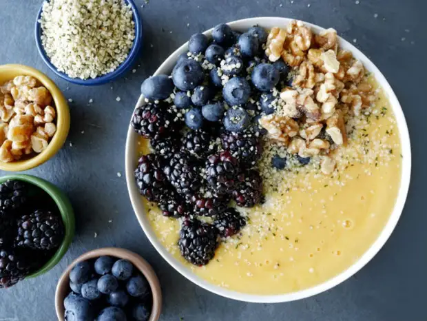 Smoothie Bowl - 7 Smoothie recipes in a plate