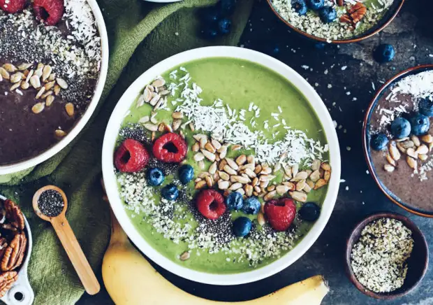 Smoothie Bowl - 7 Smoothie Recipes in Plate