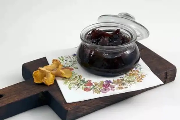 Swedish chanterelle mushroom jam: negomo ash uye lingonberry juice