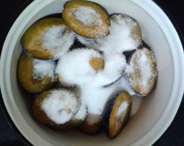 Plum lagu qaboojiyey sharoobada