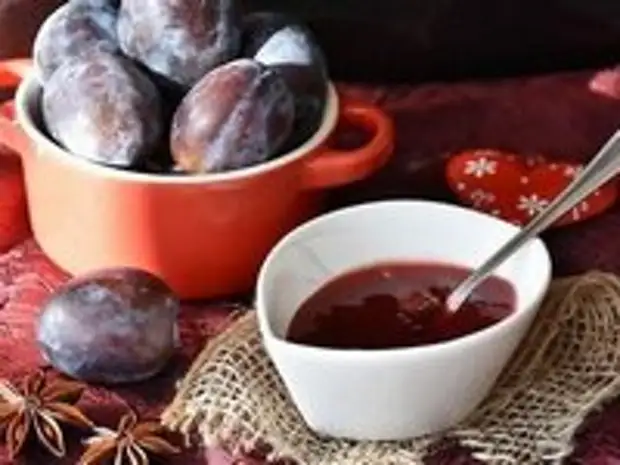 plums पासून Tkemali