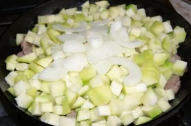 Stew daging sareng zucchini - poto léngkah 2