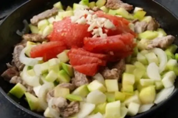 Stew daging sareng zucchini - poto léngkah 3