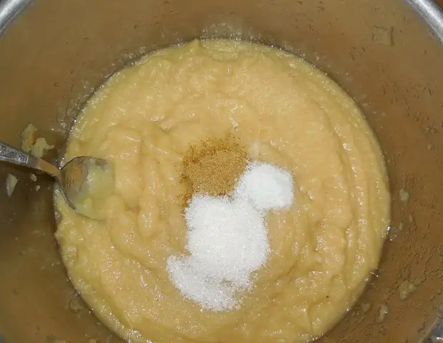 Apple sauce ebusika