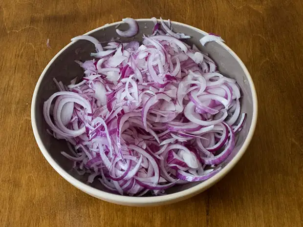 Marmelada de cebola - unha receita sinxela para marmelada de cebola sa e saborosa con viño e tomiño