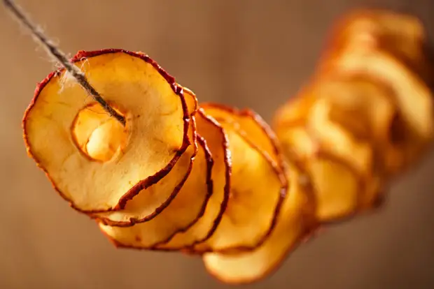 Cenorias, mazás e amorodos: chips saudables de verán.