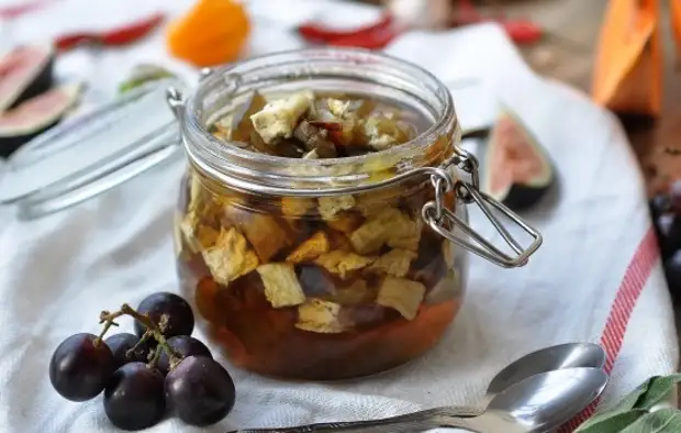 Melmelada d'albergínia amb fruits secs per a l'hivern