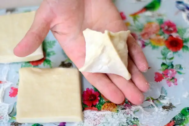 Antipasto di pasta sfoglia al formaggio, la ricetta più semplice: foto step 3