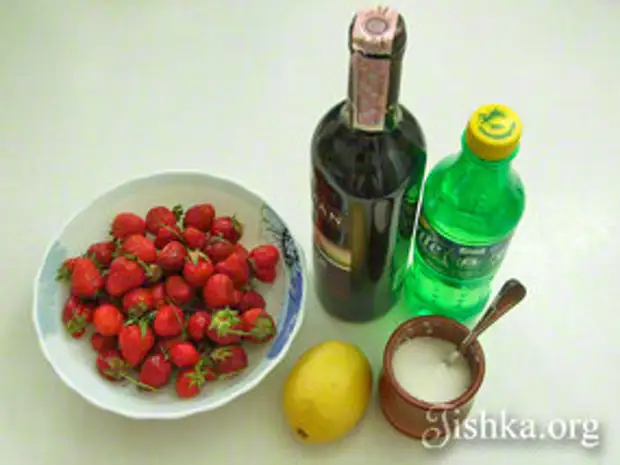 Sangria stroberi