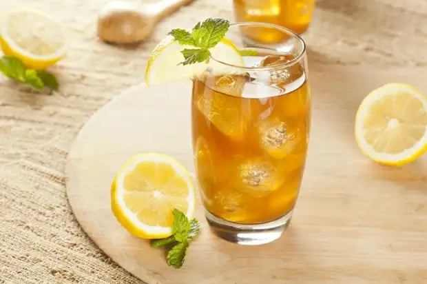 Iced tea with baking soda, cinnamon and lemon is a great option for summer. / Photo: glamour.hu